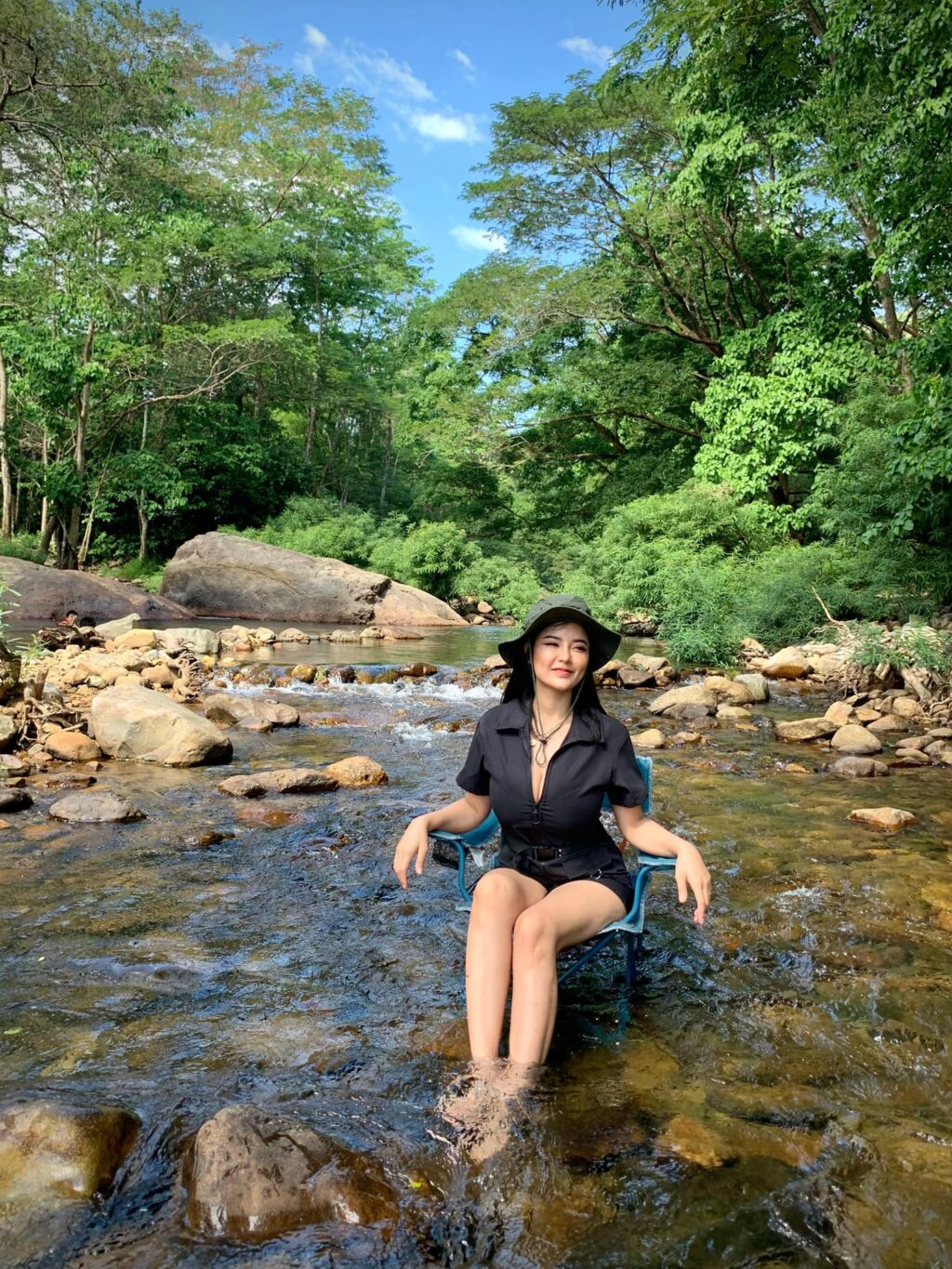 ฝ้าย อรพรรณ นางแบบ สาวสวย หน้าคมกับไฟหน้า 800 cc ที่ไม่ได้มาเล่นๆ